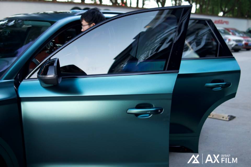 奥迪Q5L｜AX-电光金属墨绿