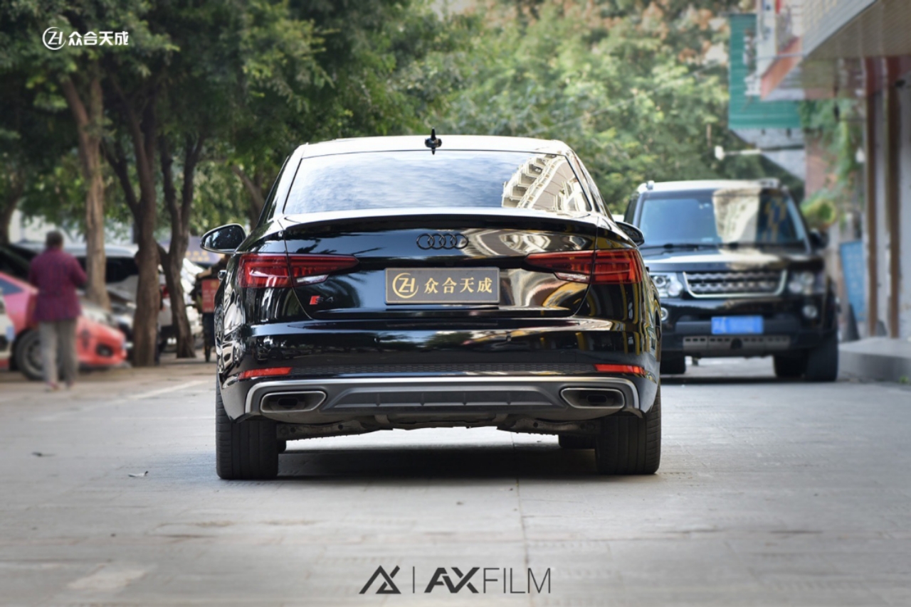 奥迪 A4L｜AX-PET钢琴黑