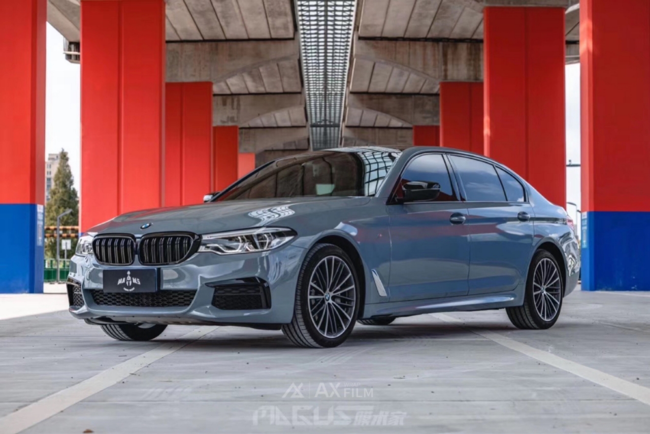 宝马 530Li｜AX-亮浅水泥灰