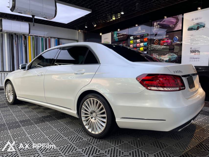 奔驰E300｜AX-珍珠白