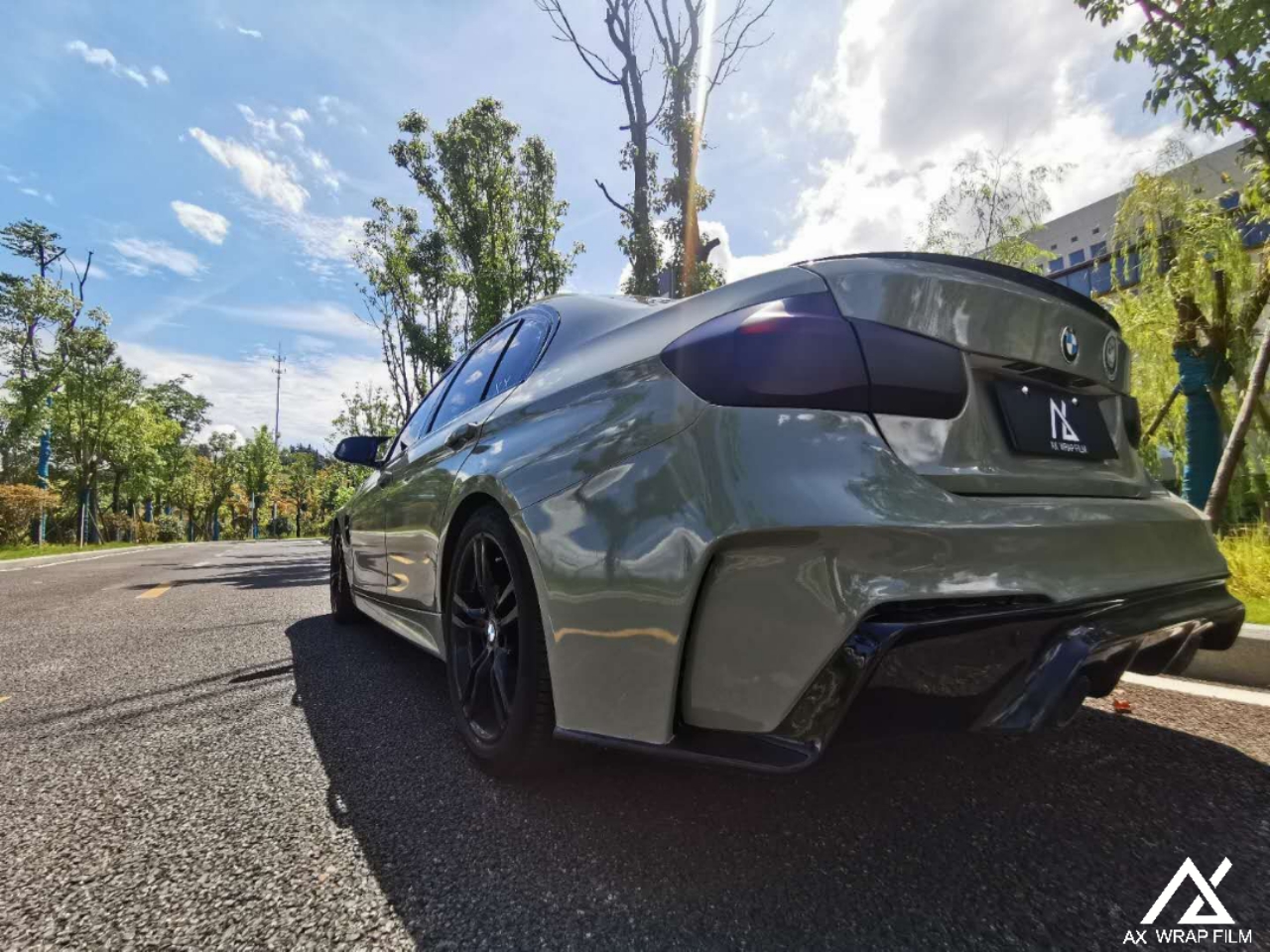 宝马｜AX-高亮卡其绿