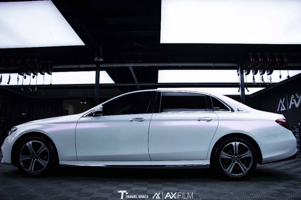 奔驰E300L｜AX-钻石白粉