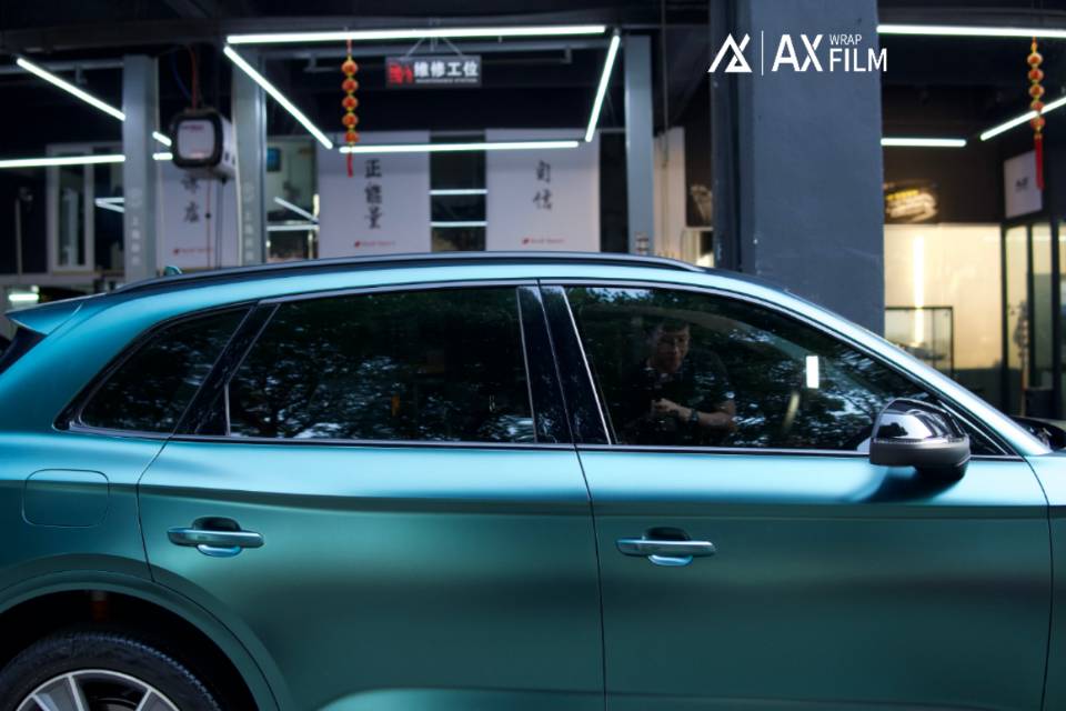 奥迪Q5L｜AX-电光金属墨绿