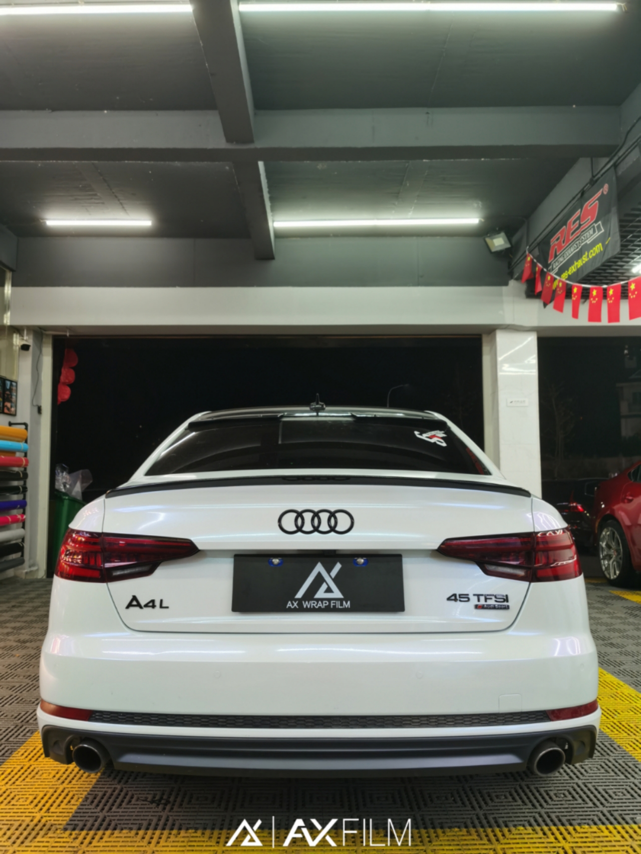 奥迪 A4L｜AX-钻石白蓝