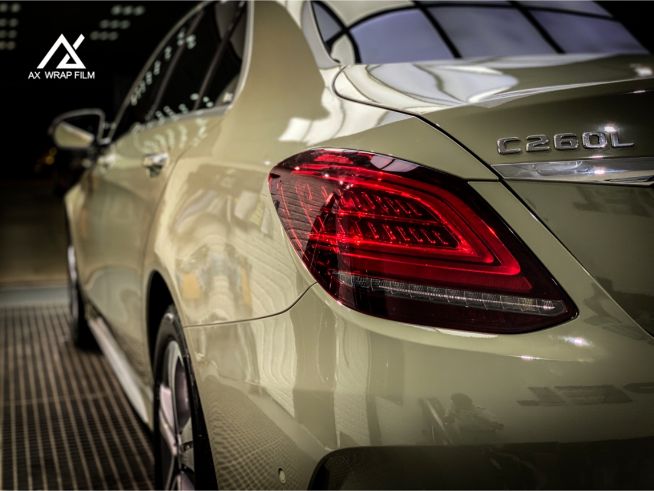 奔驰 C200｜AX-高亮卡其绿