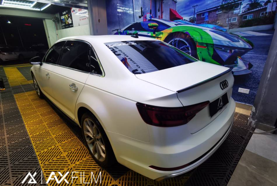 奥迪A4L｜AX-电光白变蓝