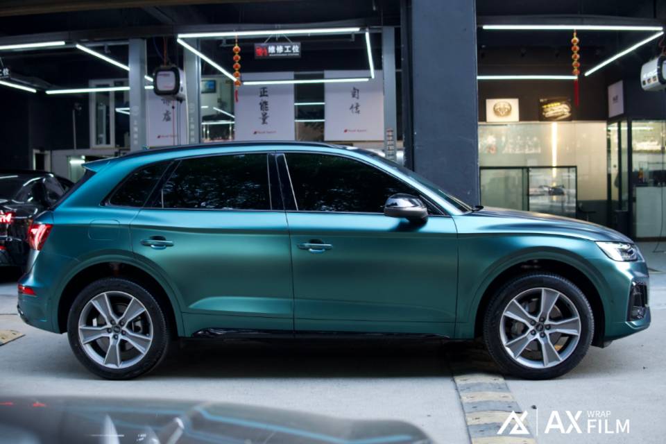 奥迪Q5L｜AX-电光金属墨绿