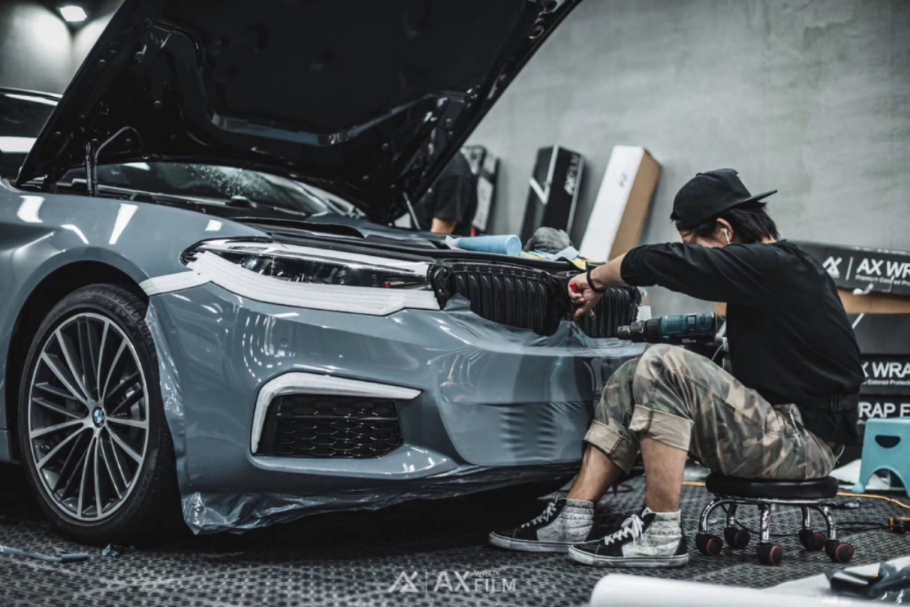 宝马 530Li｜AX-亮浅水泥灰