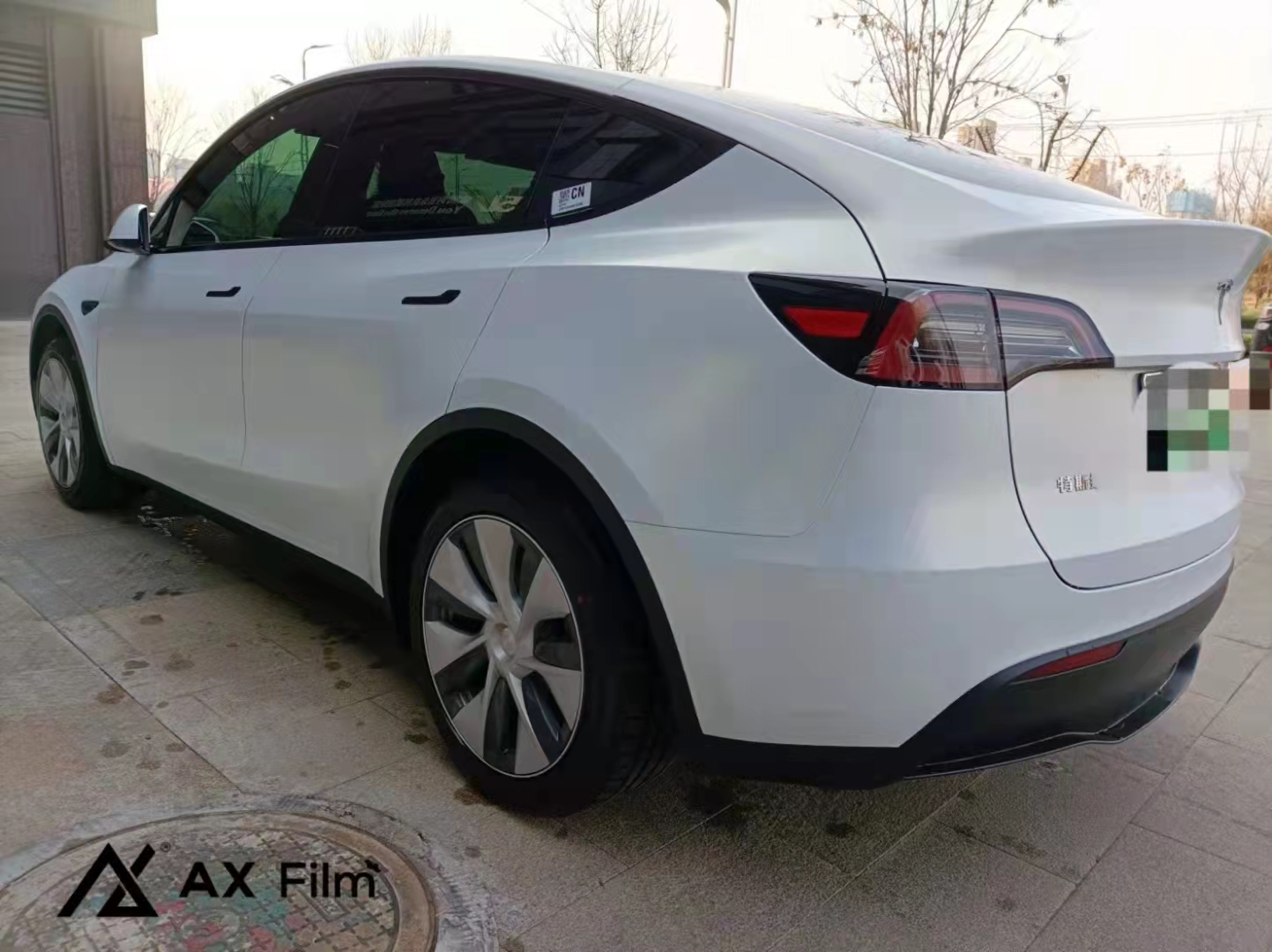 特斯拉ModelY｜AX-电光白变金