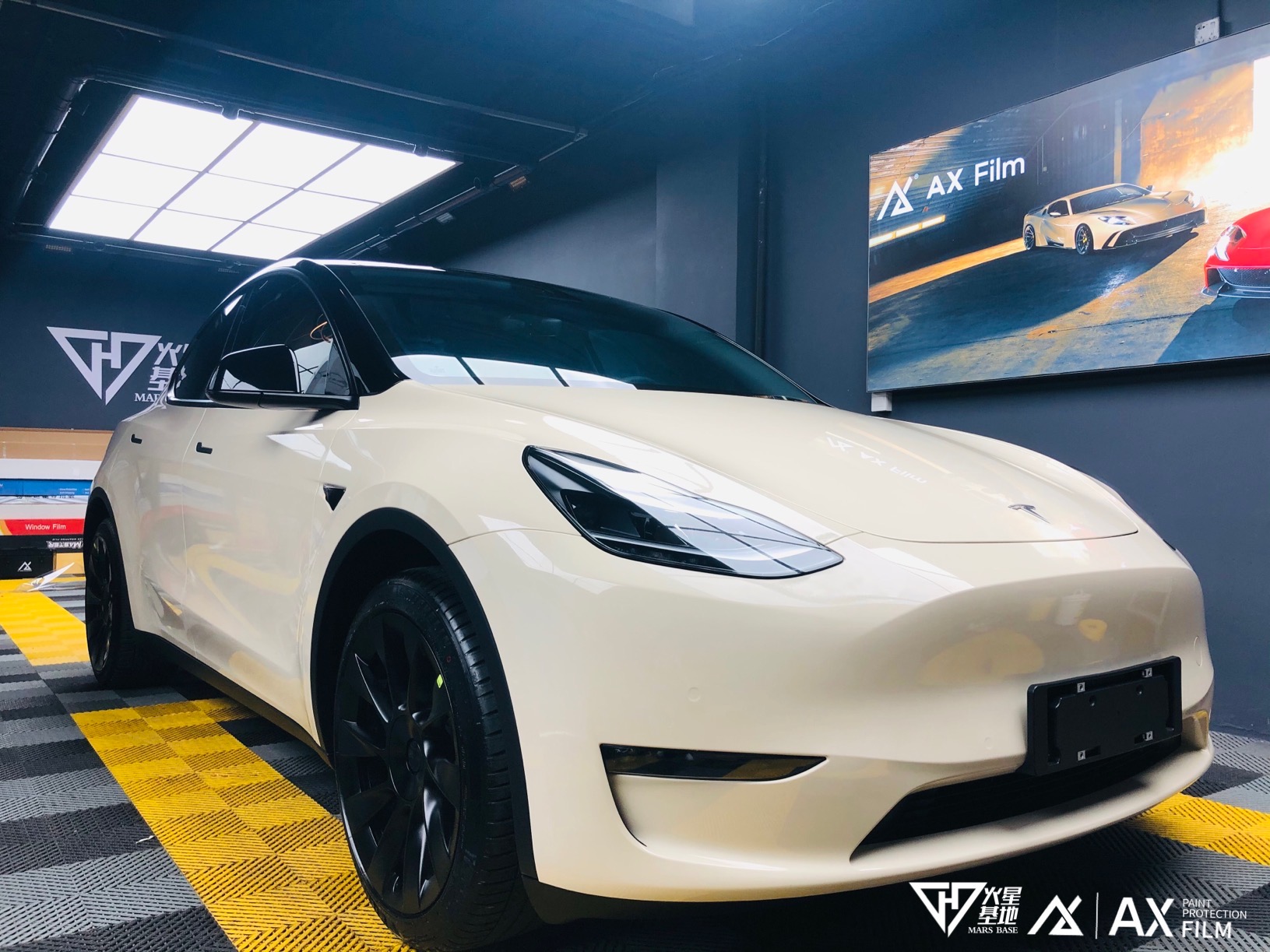 特斯拉Model-Y| AX-高亮撒哈拉黄