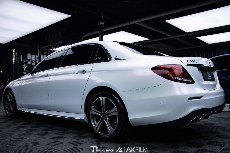 奔驰E300L｜AX-钻石白粉