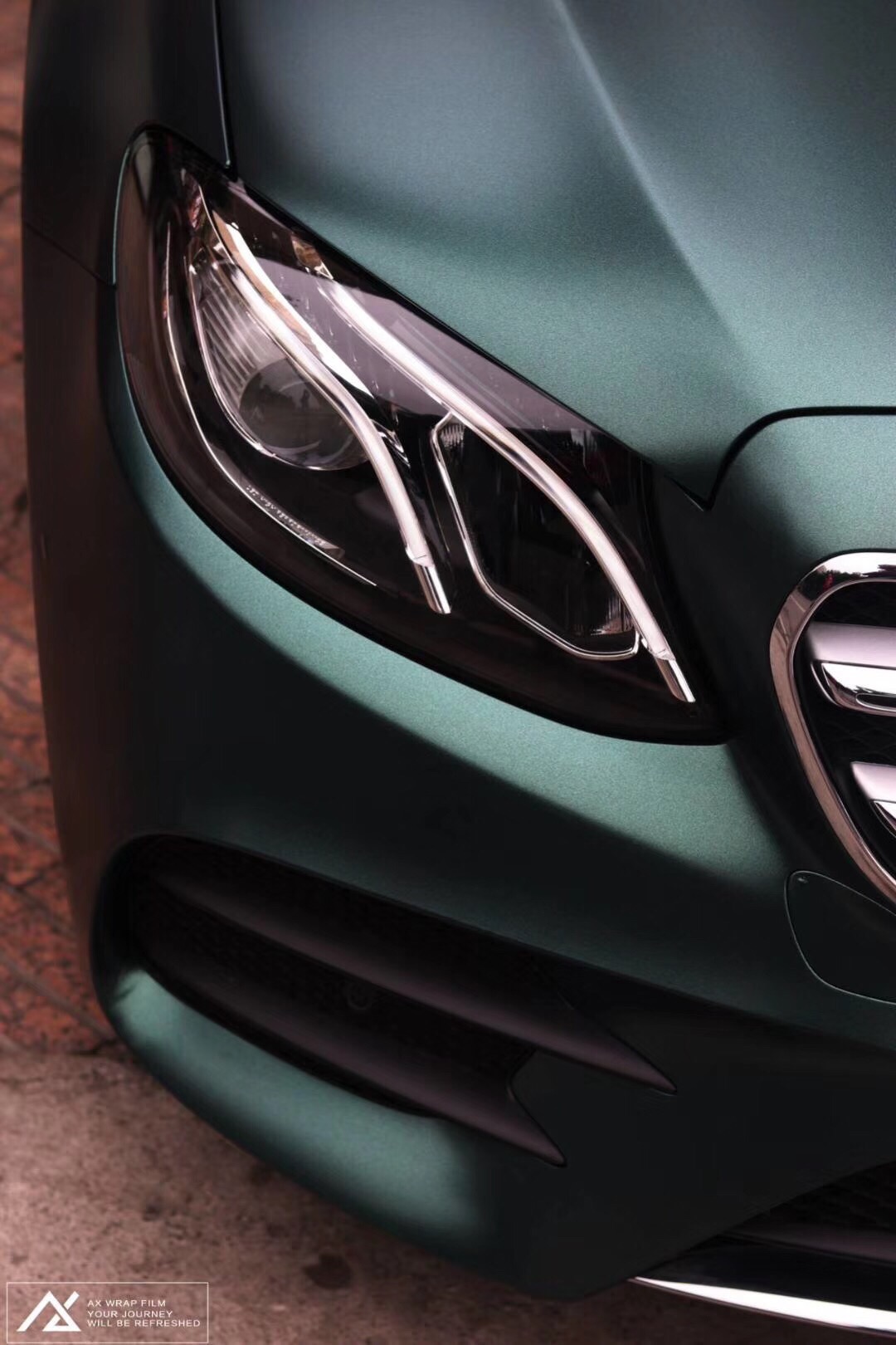 奔驰E350L AX-电光墨绿