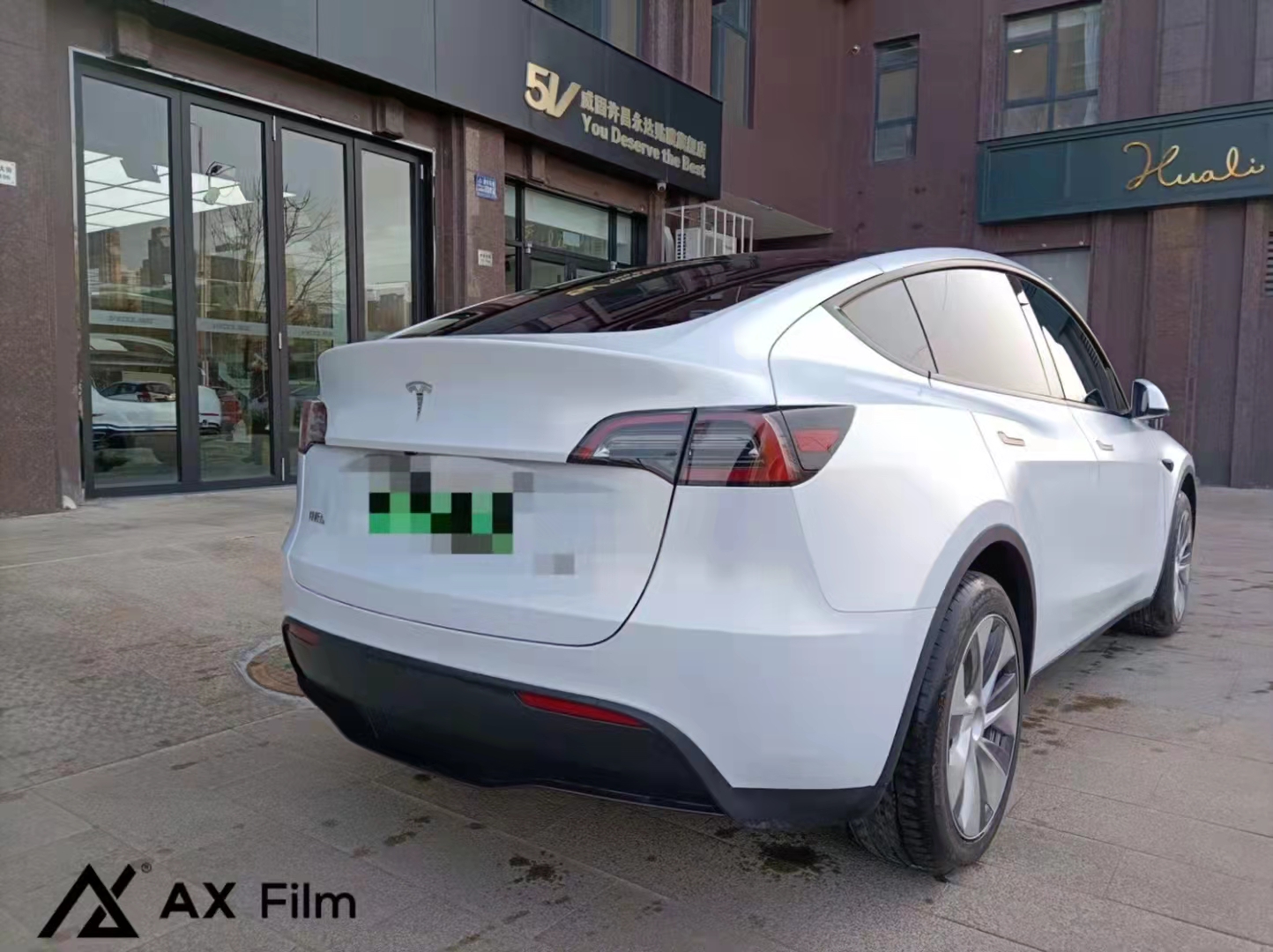 特斯拉ModelY｜AX-电光白变金