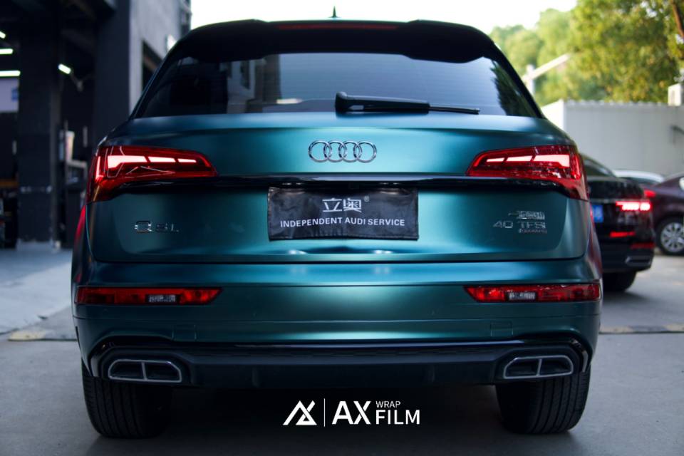 奥迪Q5L｜AX-电光金属墨绿