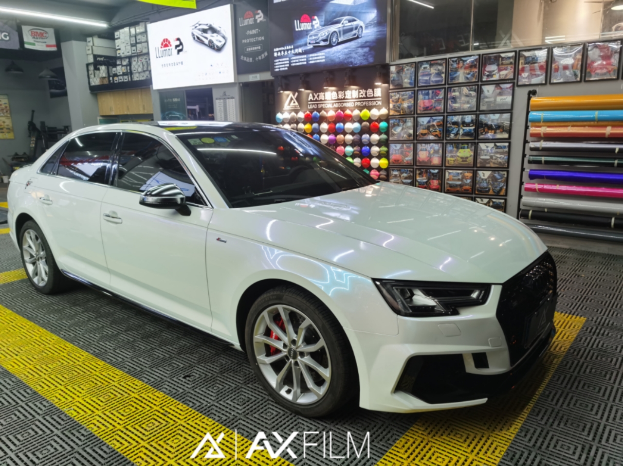 奥迪 A4L｜AX-钻石白蓝