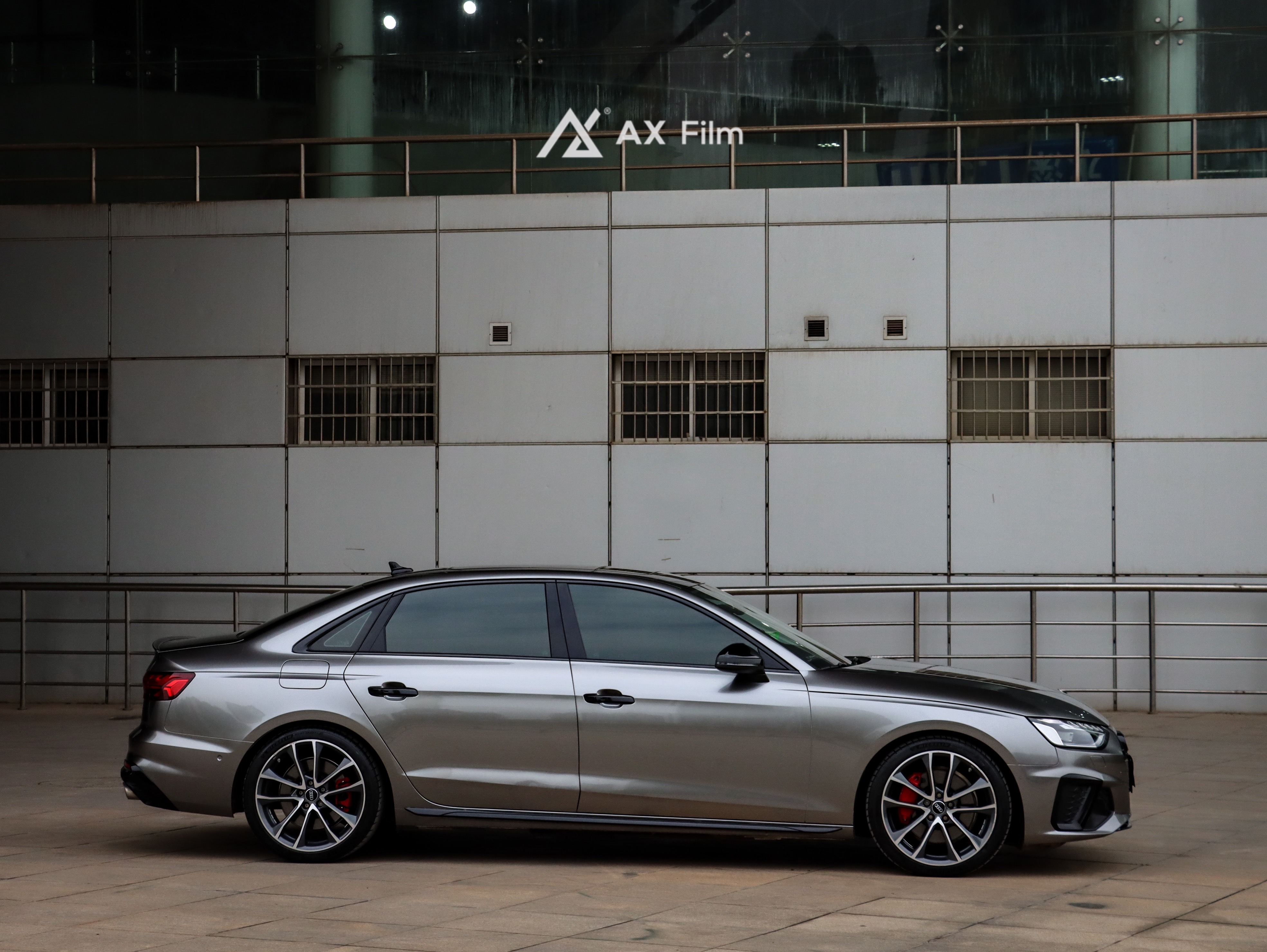 奥迪A4L - 液态金属银