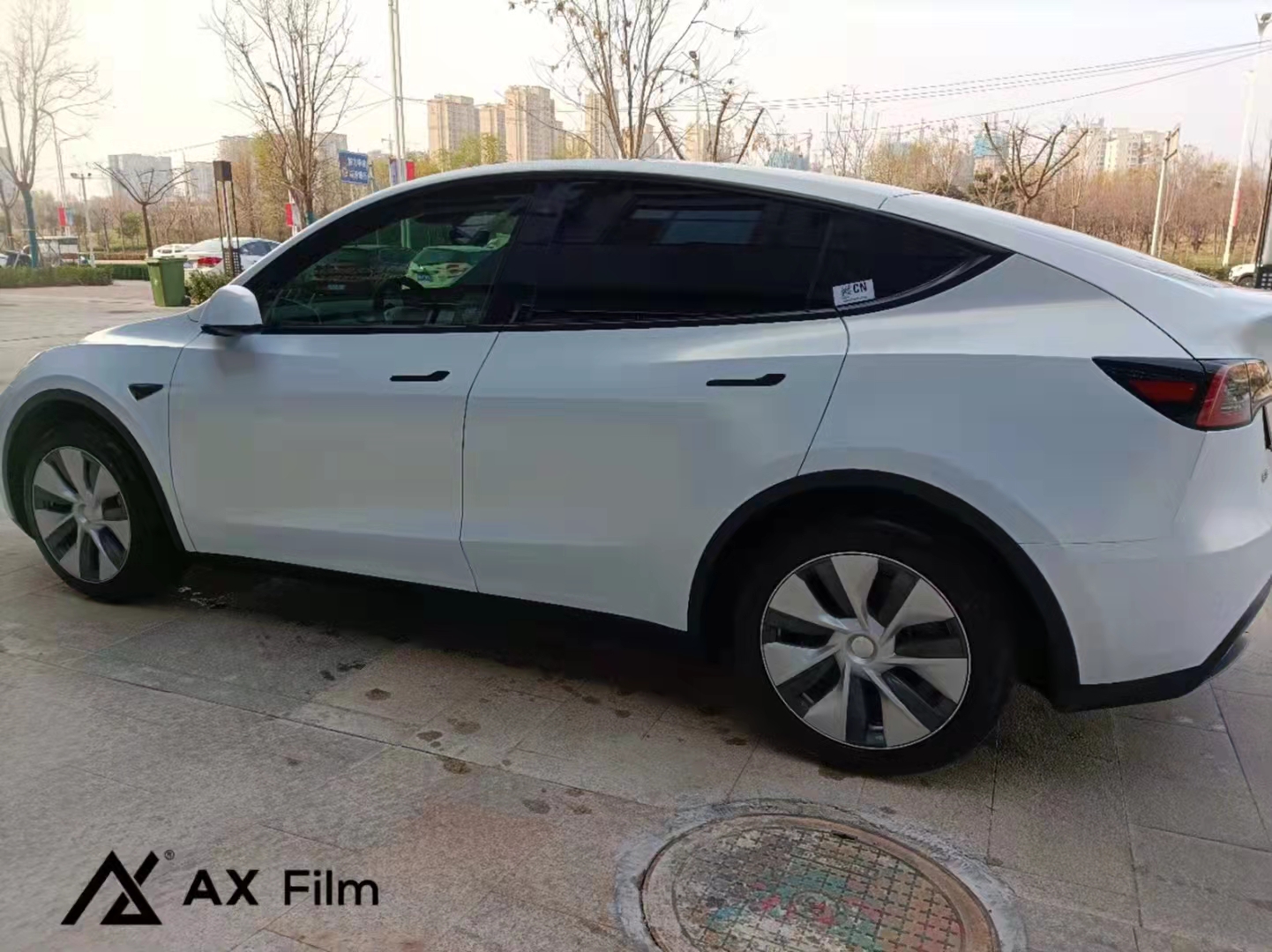 特斯拉ModelY｜AX-电光白变金