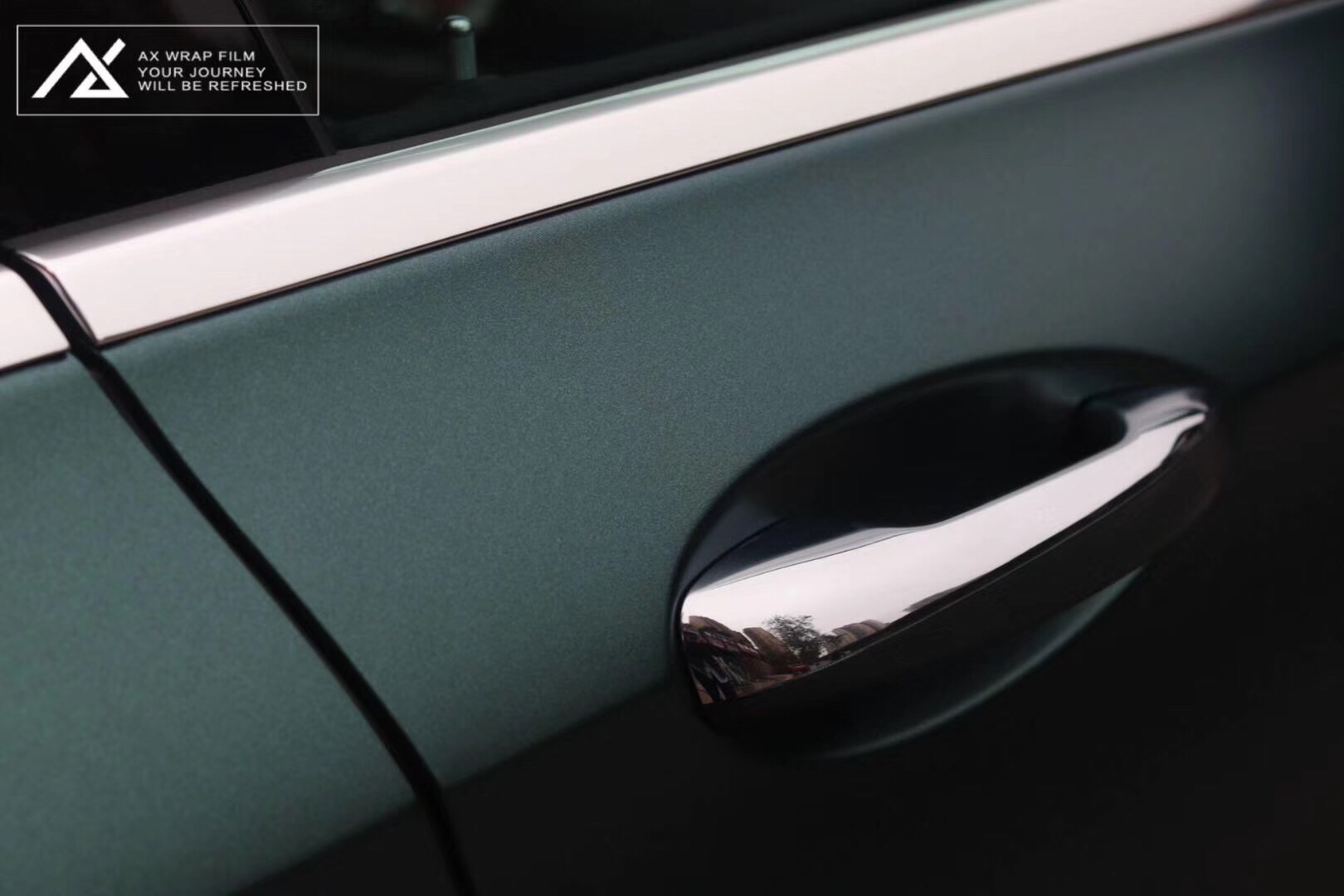 奔驰E350L AX-电光墨绿