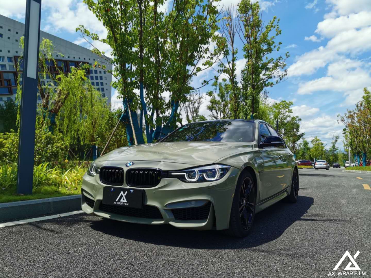 宝马｜AX-高亮卡其绿