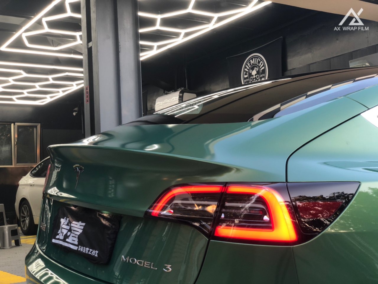 特斯拉 model3｜AX-PET虹彩祖母绿