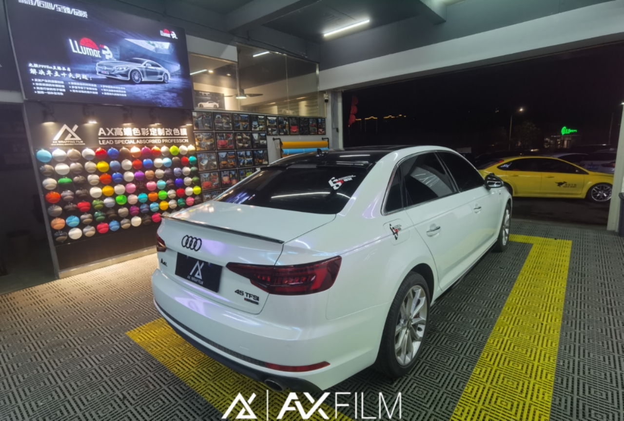 奥迪 A4L｜AX-钻石白蓝