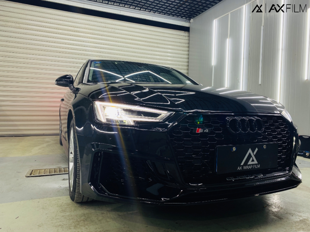 奥迪 A4｜AX-钢琴黑