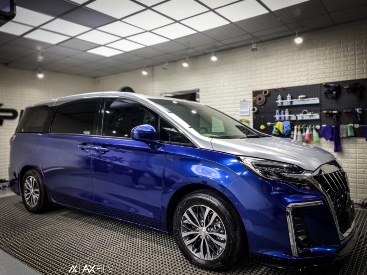 别克 GL8｜AX-水硅矾钙石蓝&金属银