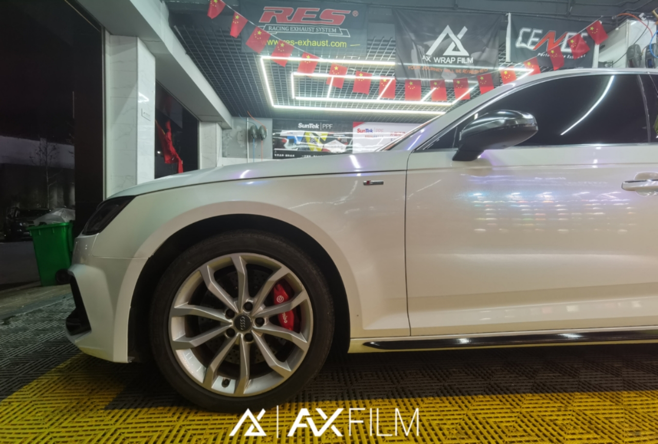 奥迪 A4L｜AX-钻石白蓝