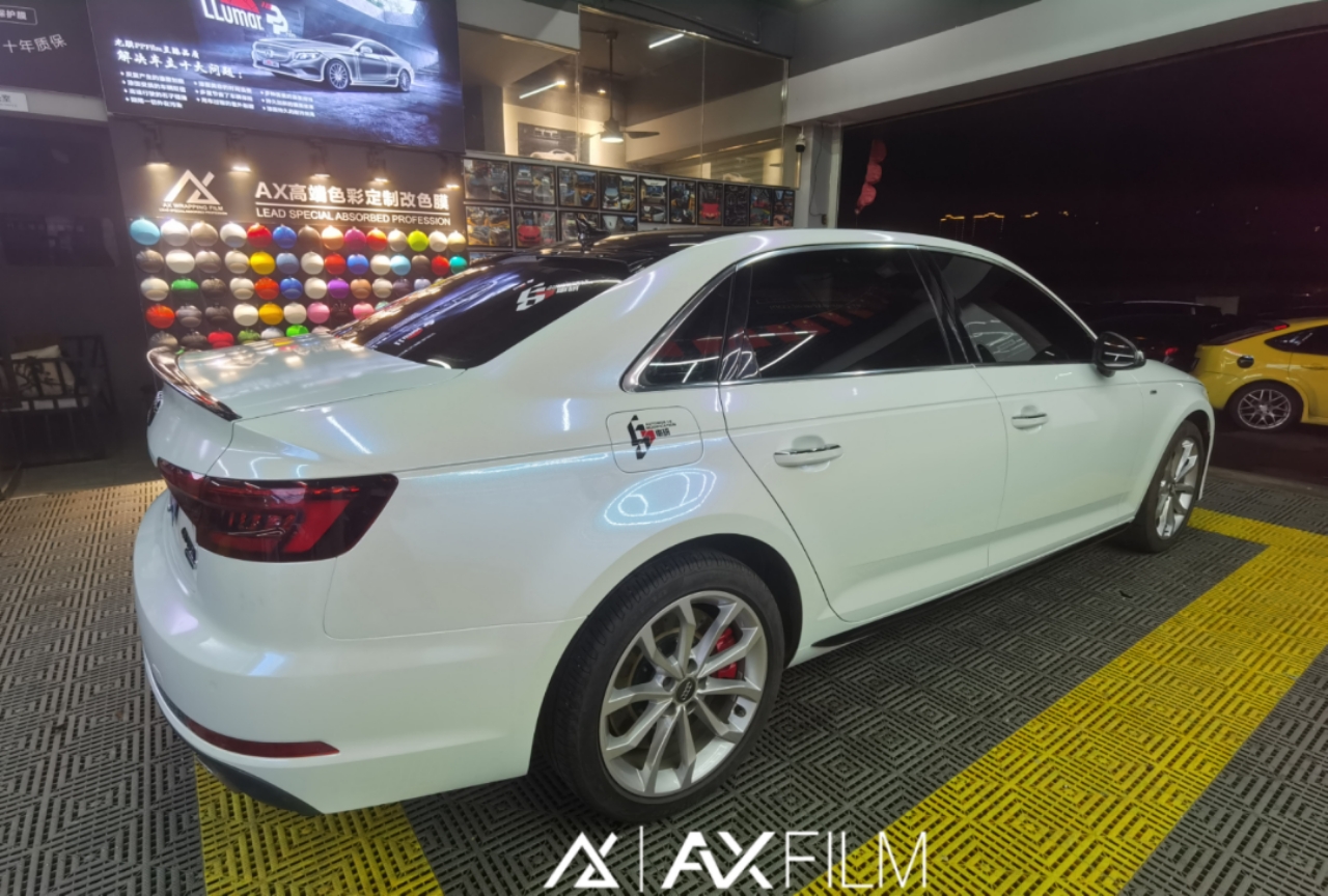 奥迪 A4L｜AX-钻石白蓝