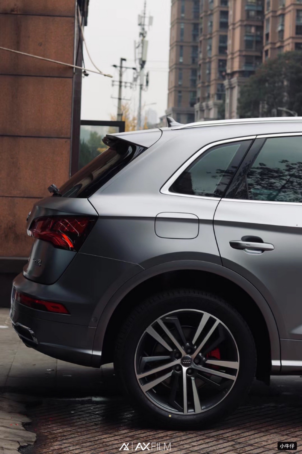 奥迪 Q5L｜AX-电光钛银灰