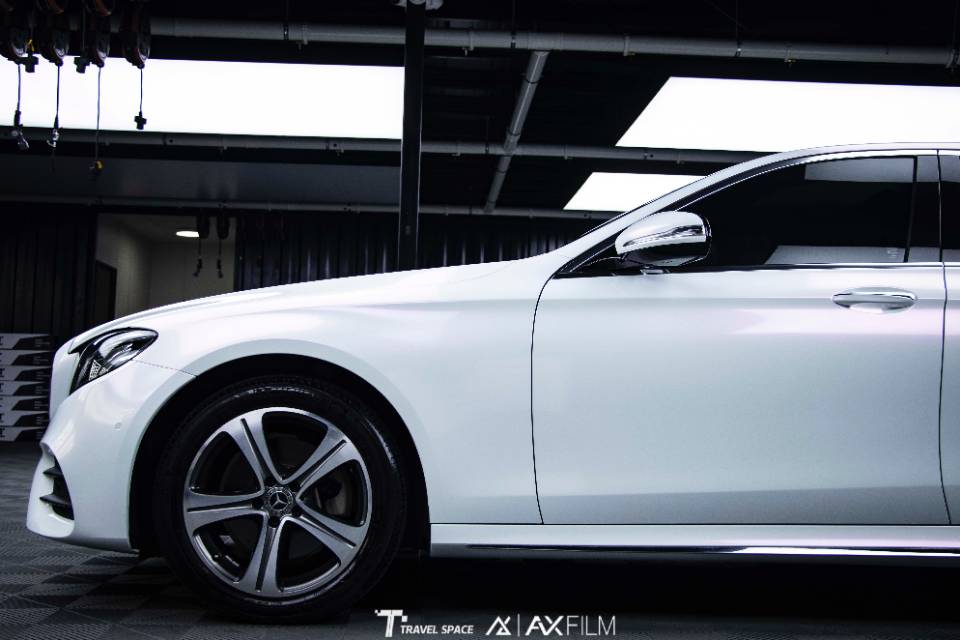 奔驰E300L｜AX-钻石白粉