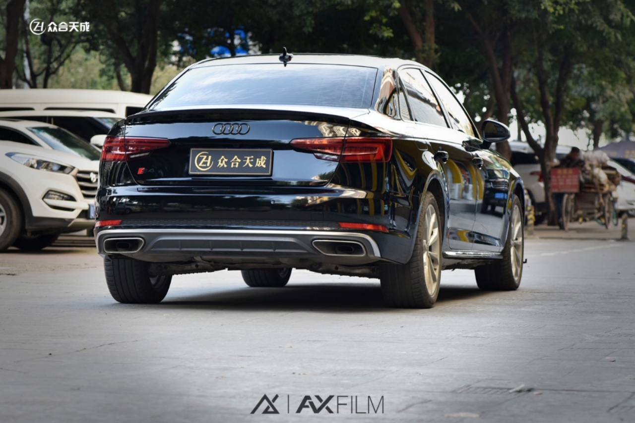 奥迪 A4L｜AX-PET钢琴黑