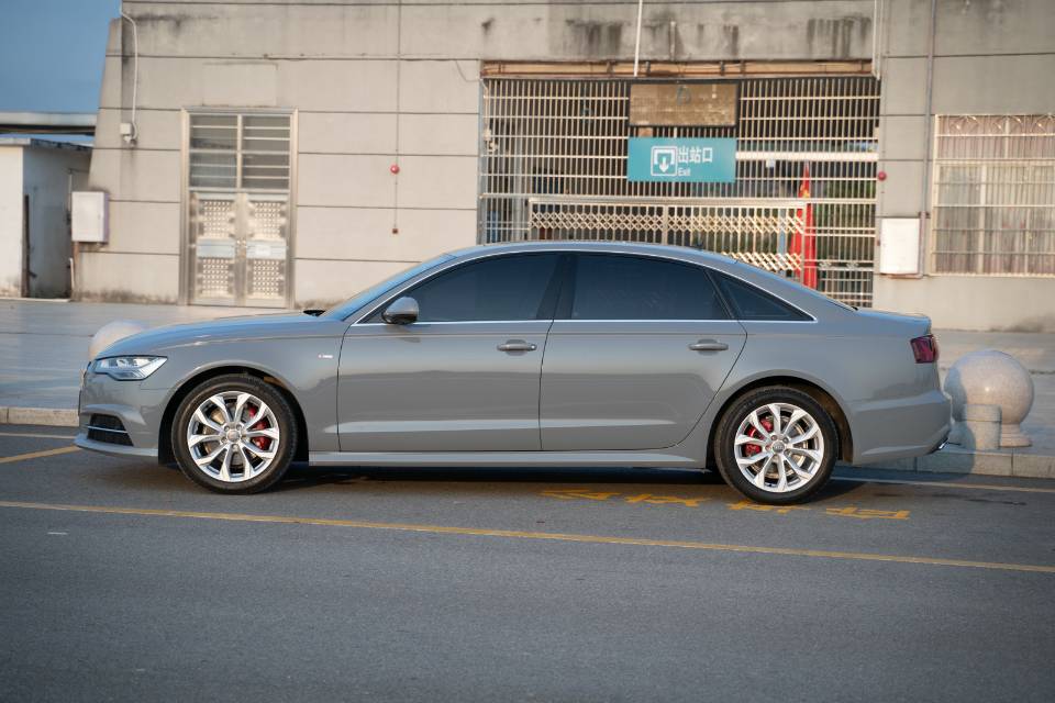 奥迪A6L施工高亮纳多灰
