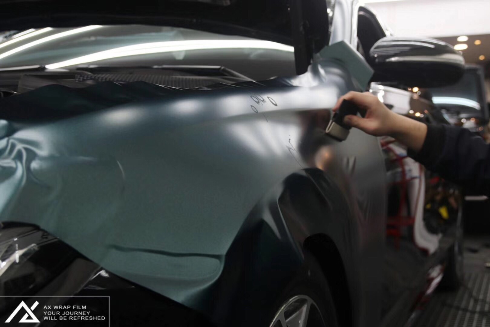 奔驰E350L AX-电光墨绿