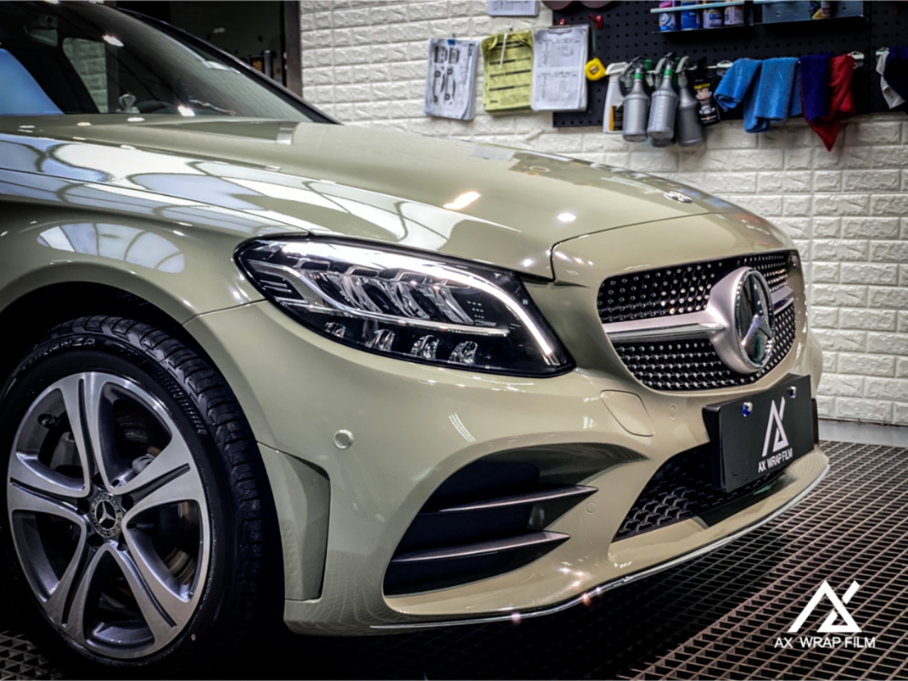 奔驰 C200｜AX-高亮卡其绿