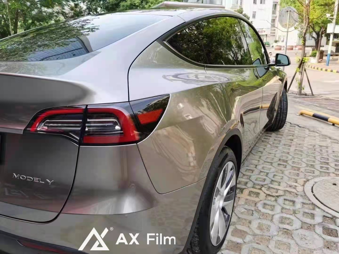 特斯拉Model 3｜AX-液态金属银