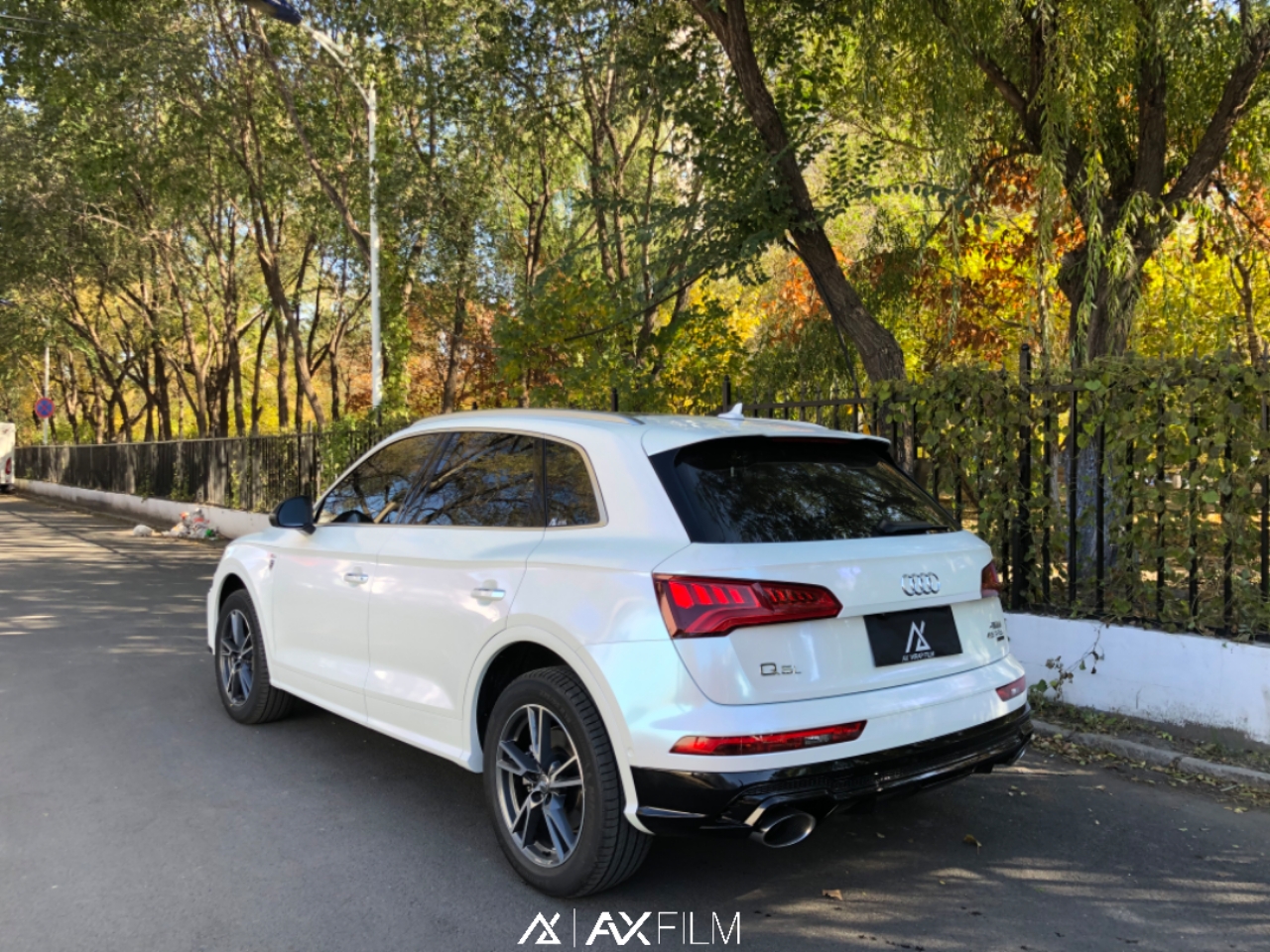 奥迪 Q5L｜AX-钻石白蓝