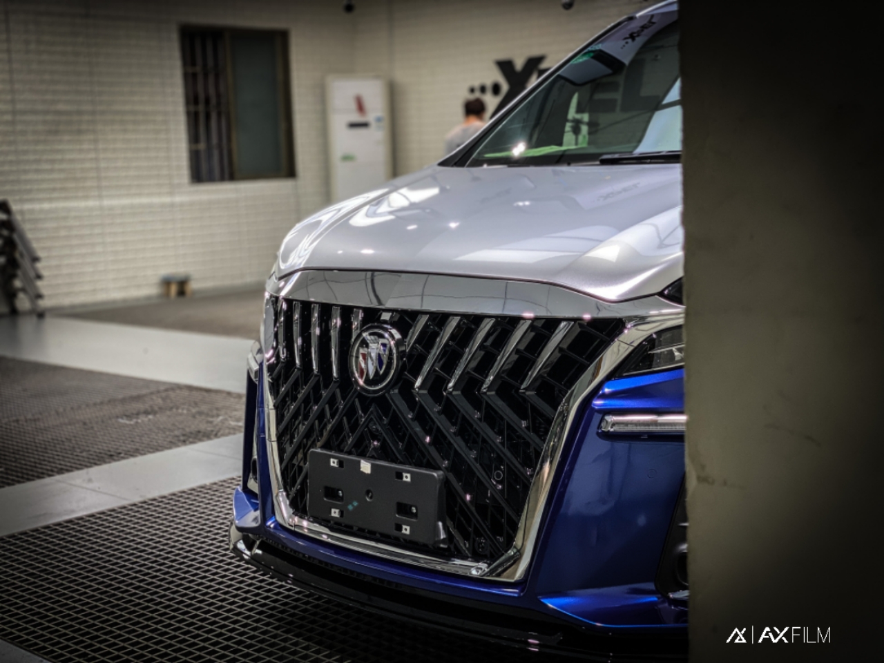 别克 GL8｜AX-水硅矾钙石蓝&金属银