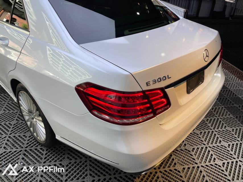 奔驰E300｜AX-珍珠白