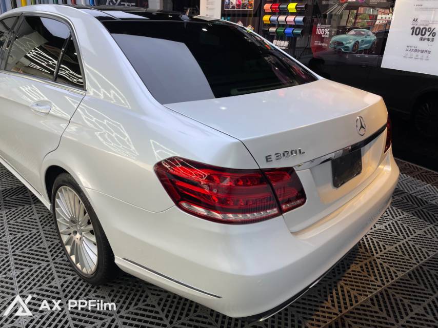 奔驰E300｜AX-珍珠白