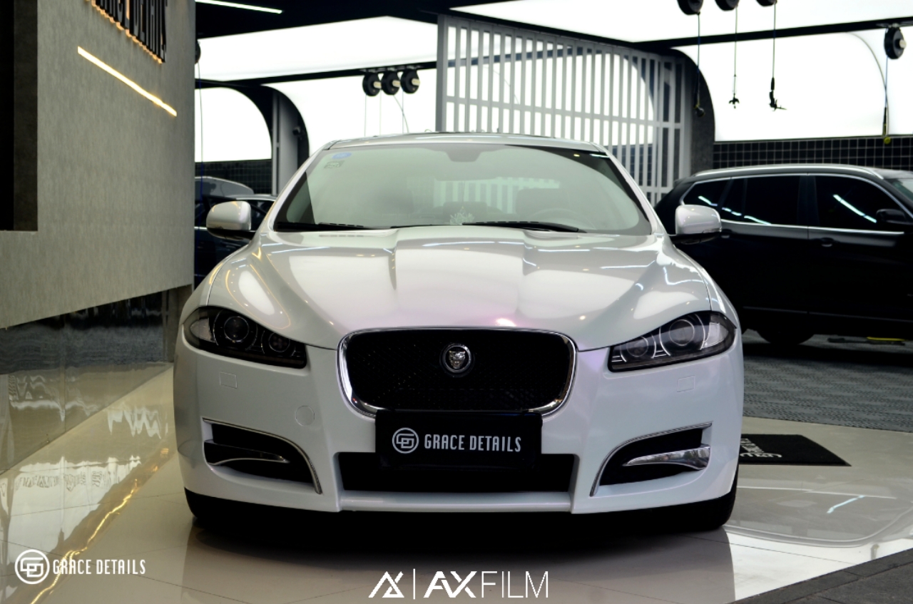 捷豹 XF｜AX-珍珠白变紫